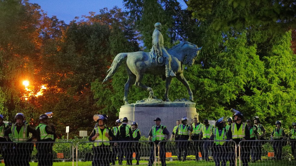 Confederate statues at heart of Charlottesville clash CAN be removed ...