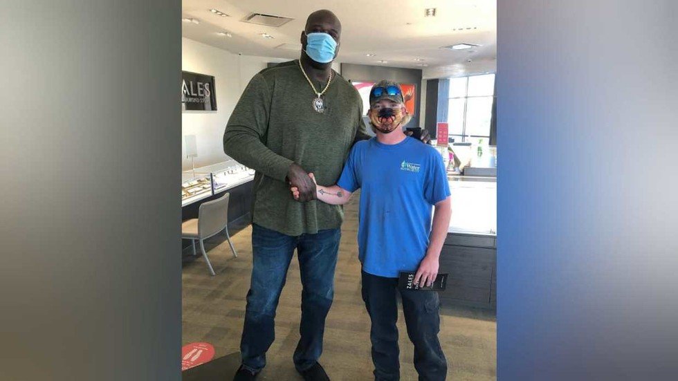Big guy, big heart: NBA icon Shaq steps in to buy random stranger's ...