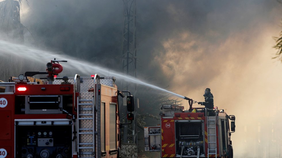 Massive fire breaks out at oil refinery in Haifa, Israel (VIDEO) — RT ...
