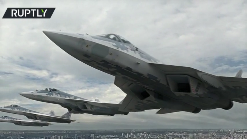 WATCH: Russian warplanes shine in fly-over at Victory Day parade in ...