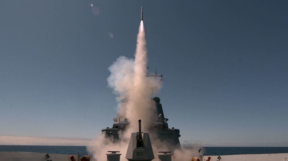 Australian destroyer drags TWO dead whales into US port in San Diego ...