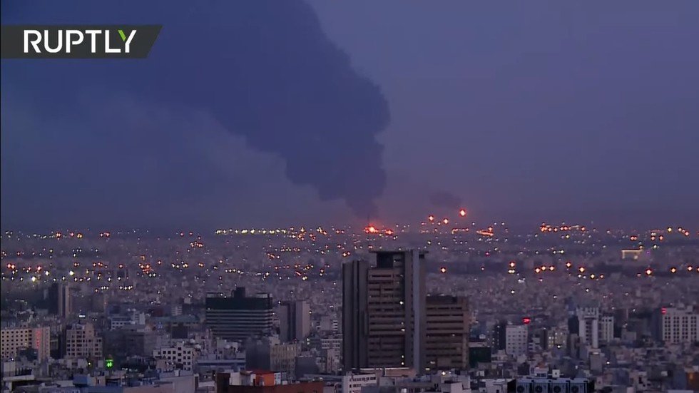 Huge plume of black smoke towers over Tehran as major blaze breaks out ...