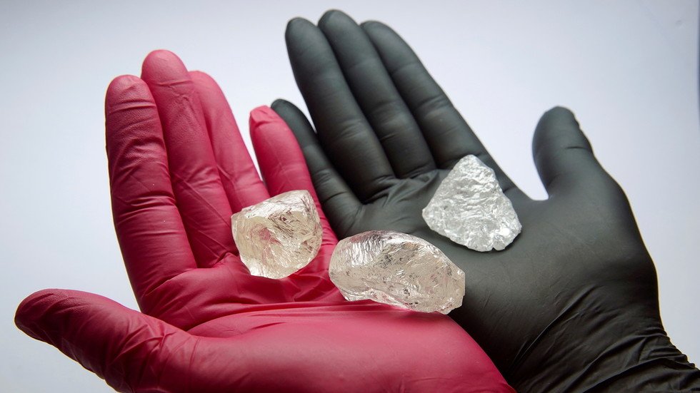 Giant diamonds, buried miles below Earth’s surface, could explain ...