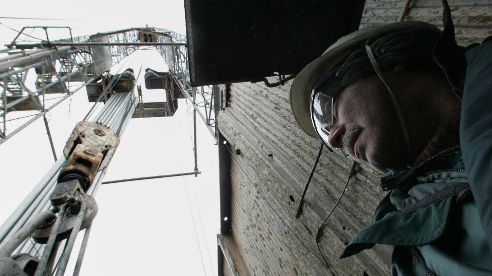 Russian drillers rejoice as oil continues to rally — RT Business News