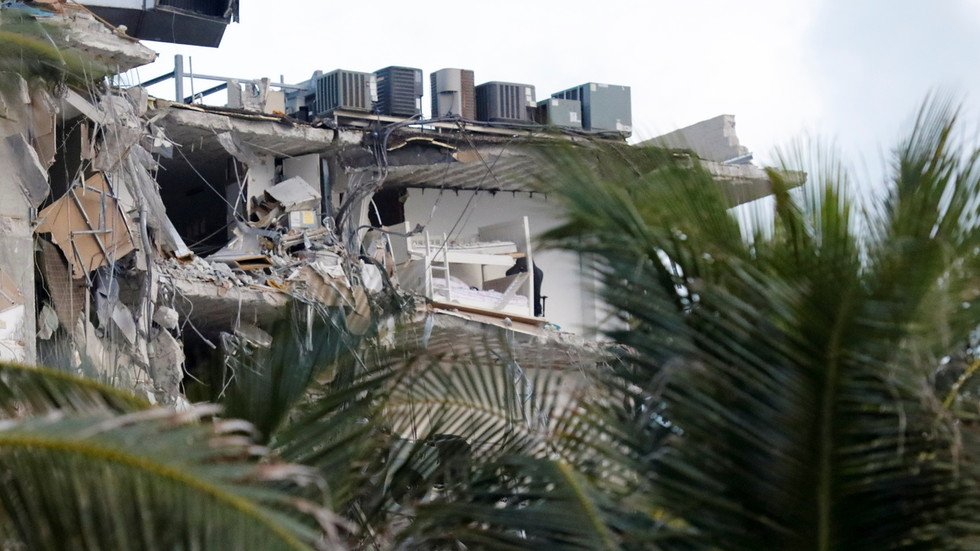 Partial collapse of Florida apartment complex caught on VIDEO — RT USA News