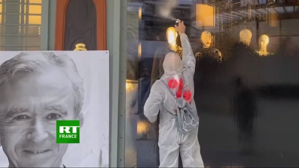 Activists spray BLACK PAINT over LVMH’s posh Paris store to protest ...