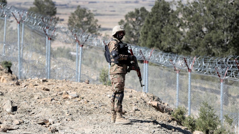 Taliban claim key Afghan border crossing with Pakistan as insurgent ...