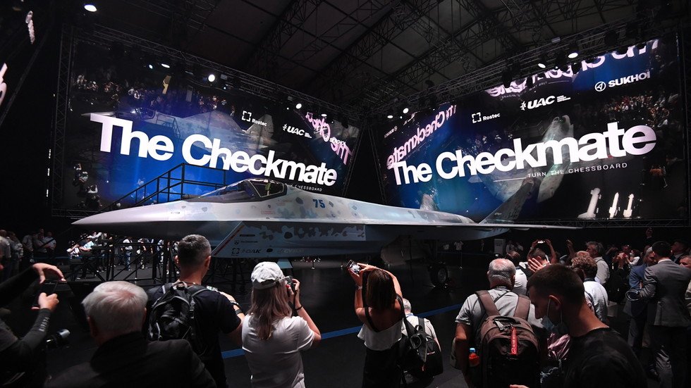 Hundreds queue to catch a glimpse of Russia’s brand new ‘Checkmate ...