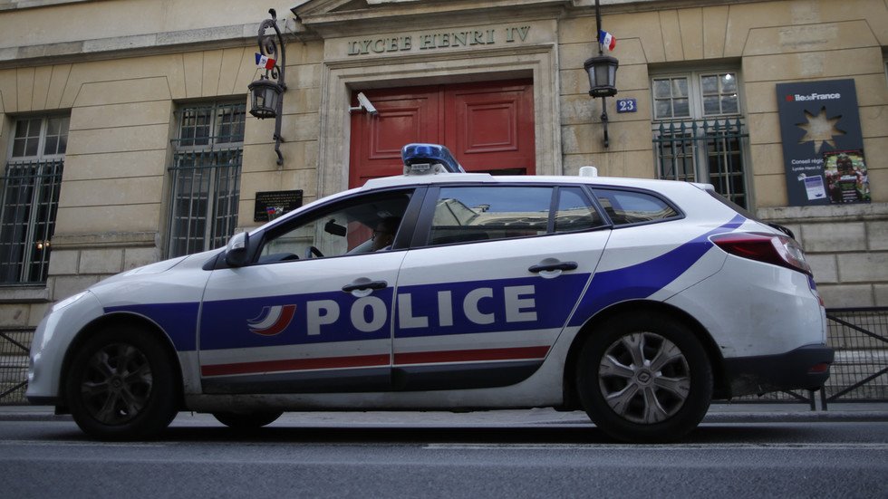 One killed and several injured after car crashes into diners at outdoor ...