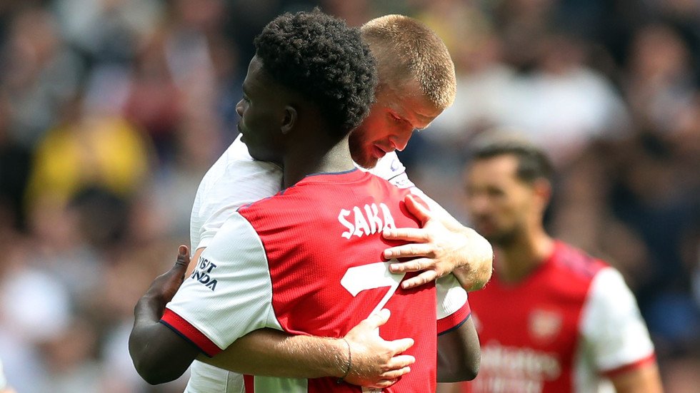 ‘Put rivalries aside for a minute’: Tottenham fans give Arsenal’s Saka ...