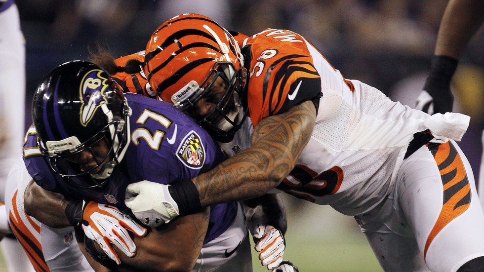 Troubled former NFL star hit with DUI and criminal mischief charges ...