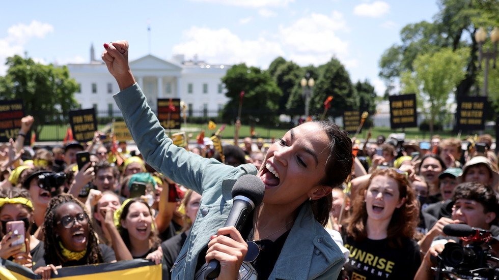 Raging for the Machine: AOC’s ‘Tax the Rich’ dress isn’t a scandal. It ...