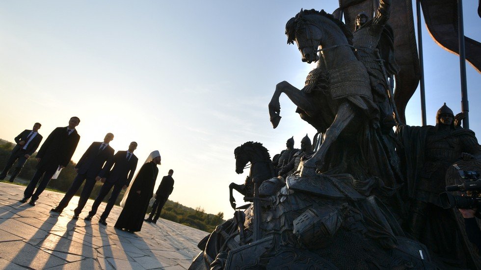 Putin's unveiling of monument to Alexander Nevsky on NATO frontier ...