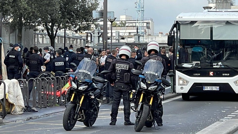 Drug addicts cleared from Paris neighborhood by 200 officers, minister ...