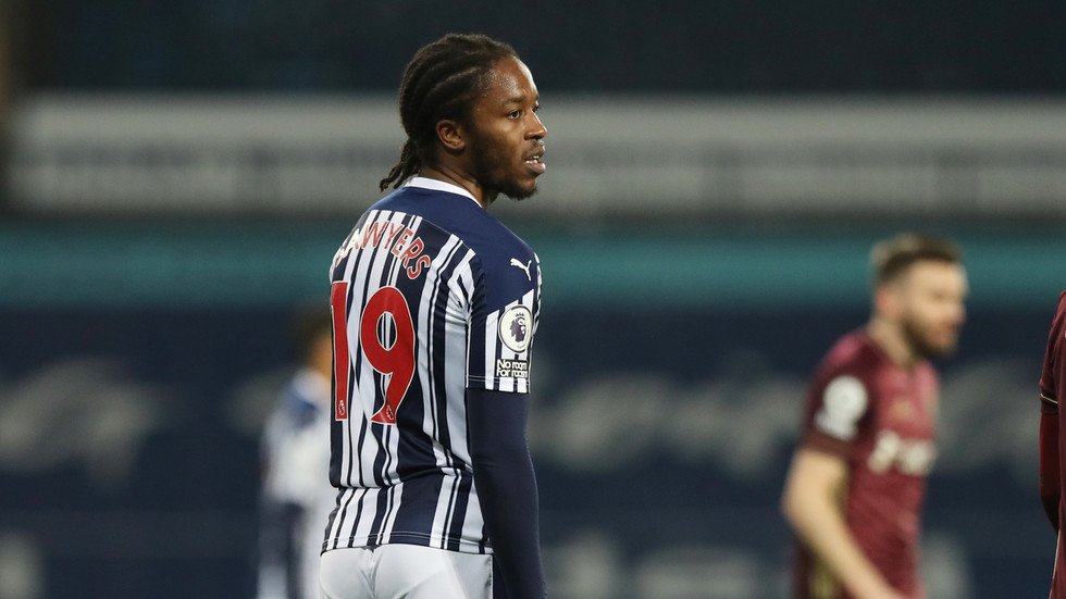 Fan who claimed autocorrect changed ‘buffoon’ to ‘baboon’ in jibe about ...