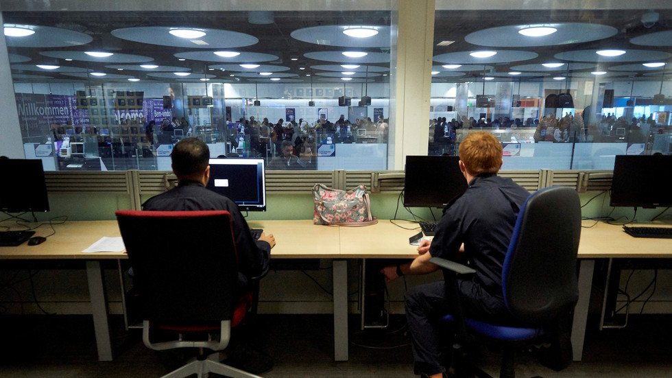 Border Force no longer accepting ID cards from EU citizens, blocking ...