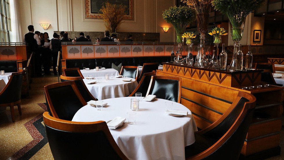 Super-rich diners enjoying steak at a trendy ‘vegan’ New York City ...