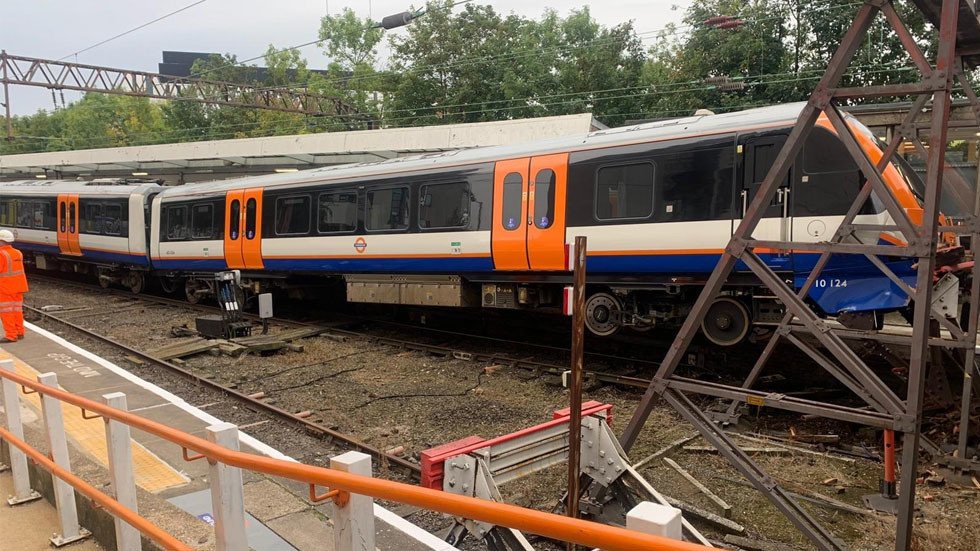 London train comes off tracks after CRASHING through buffers, injuring ...