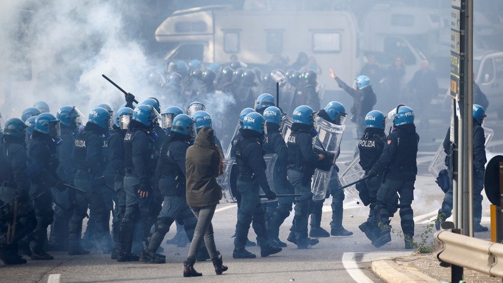 Italian riot police fire tear gas, water cannon at anti-Covid health ...
