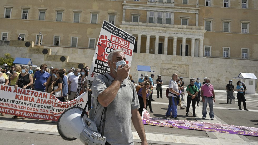 Hundreds of Greek doctors stage 24-hour strike to protest compulsory ...