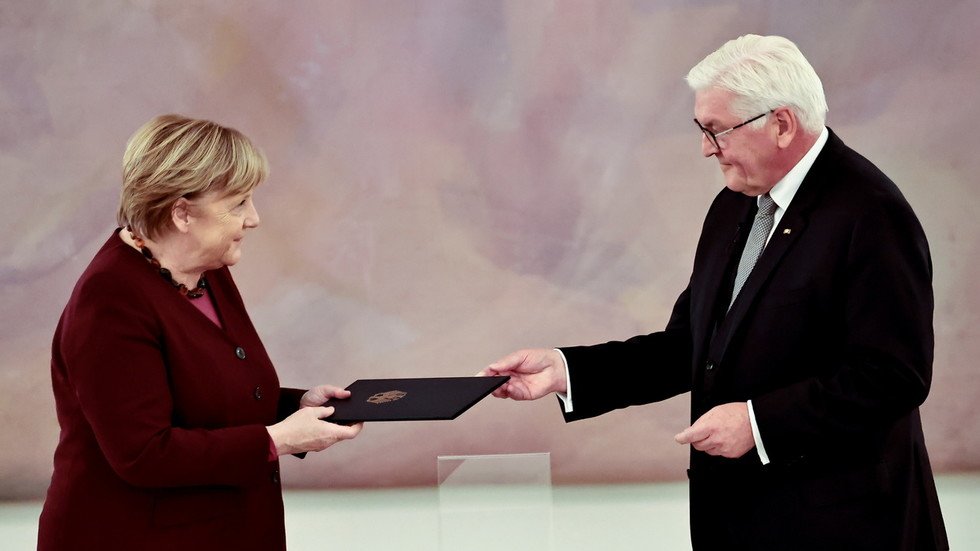 Last day of 16-year job: Merkel relieved of duties, rule praised as ...