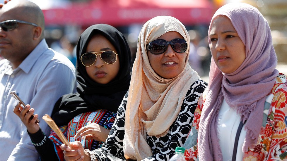 UK military organising mock training camps to get Muslim women into its ...