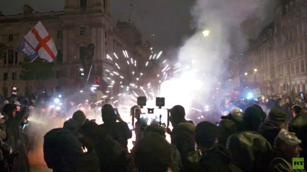 Million Mask March protesters clash with police in London (VIDEOS) — RT ...