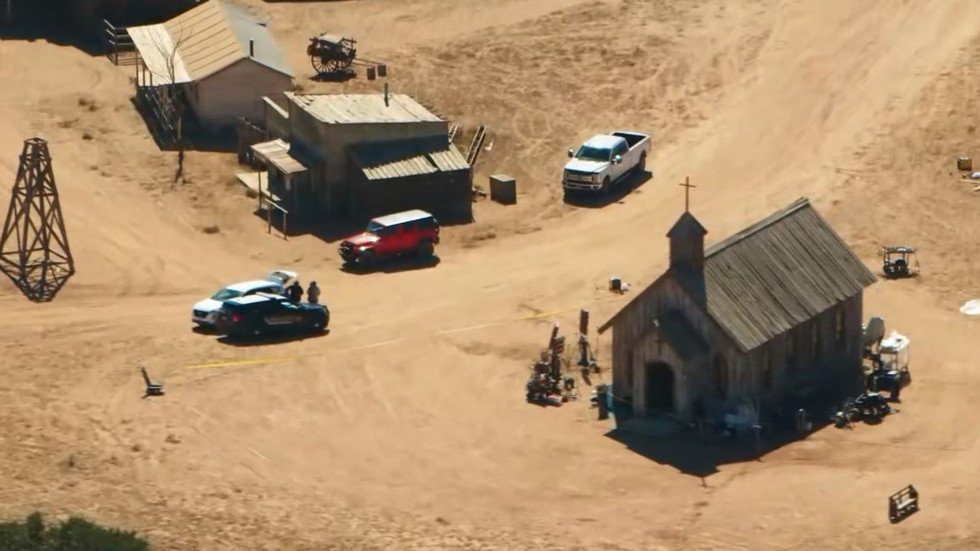 New emergency strikes Baldwin's 'Rust' movie set — RT USA News