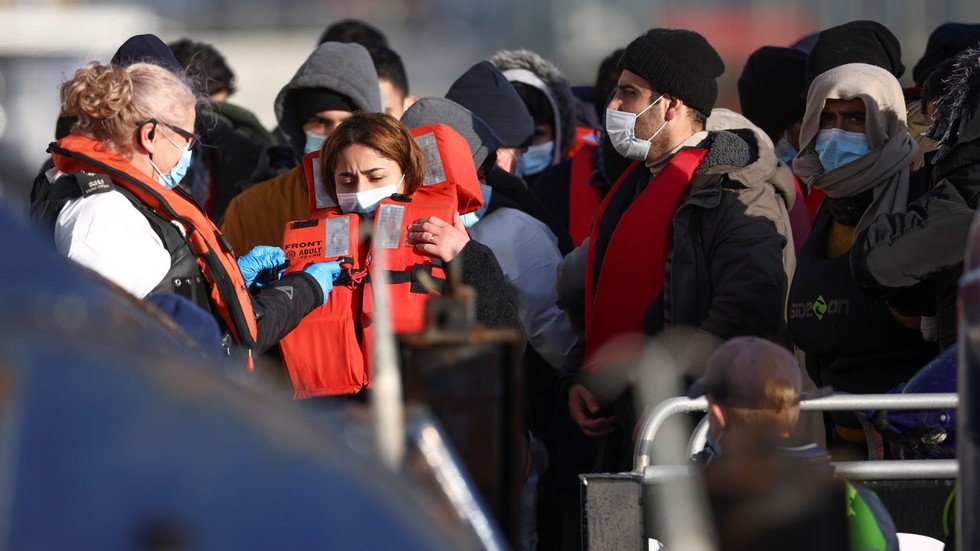 It’s totally wrong for the UK to pass its migrant problems on to other ...