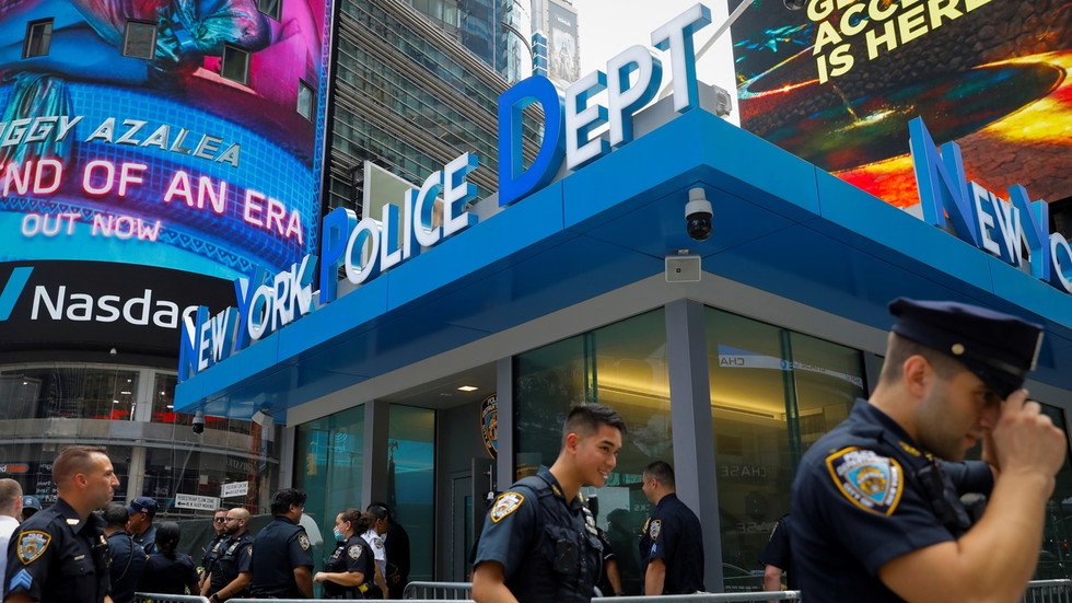 Majority of NYPD cops wouldn’t join today – poll — RT USA News