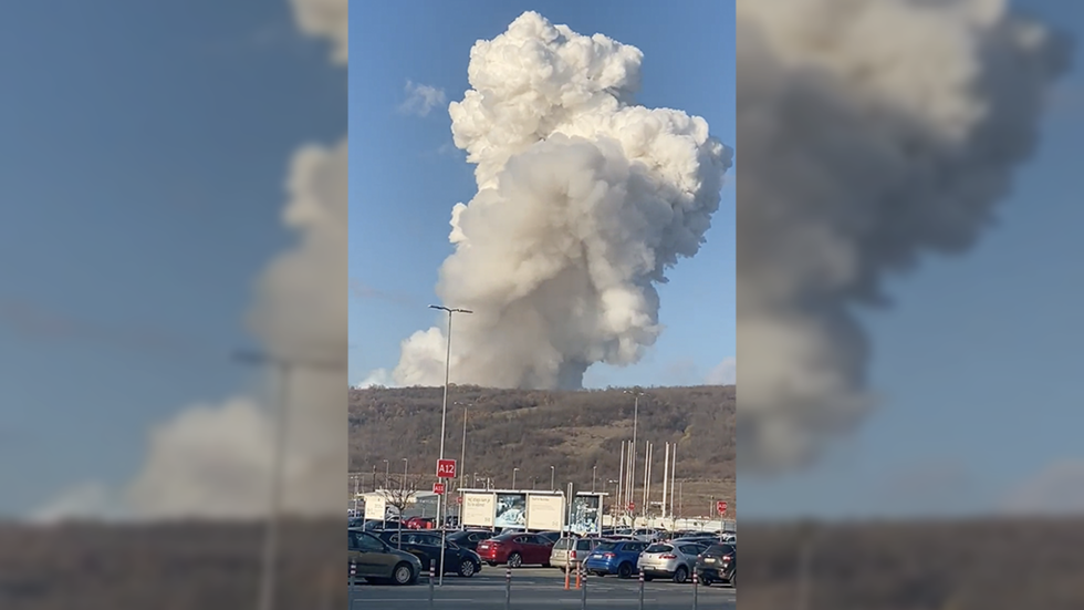 Explosions at rocket factory near Belgrade kill 2 & injure 16 — RT ...