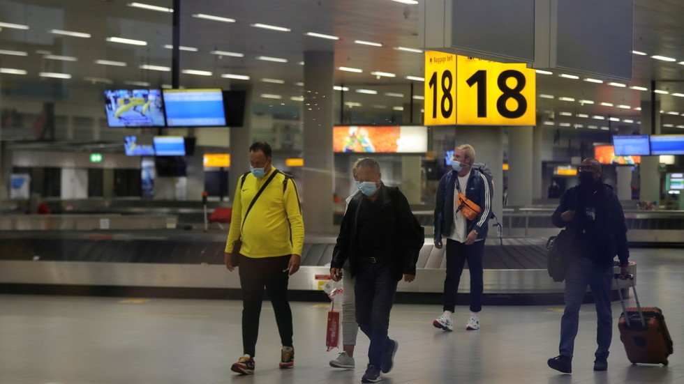 Keep borders open despite Covid variants, WHO pleads — RT World News
