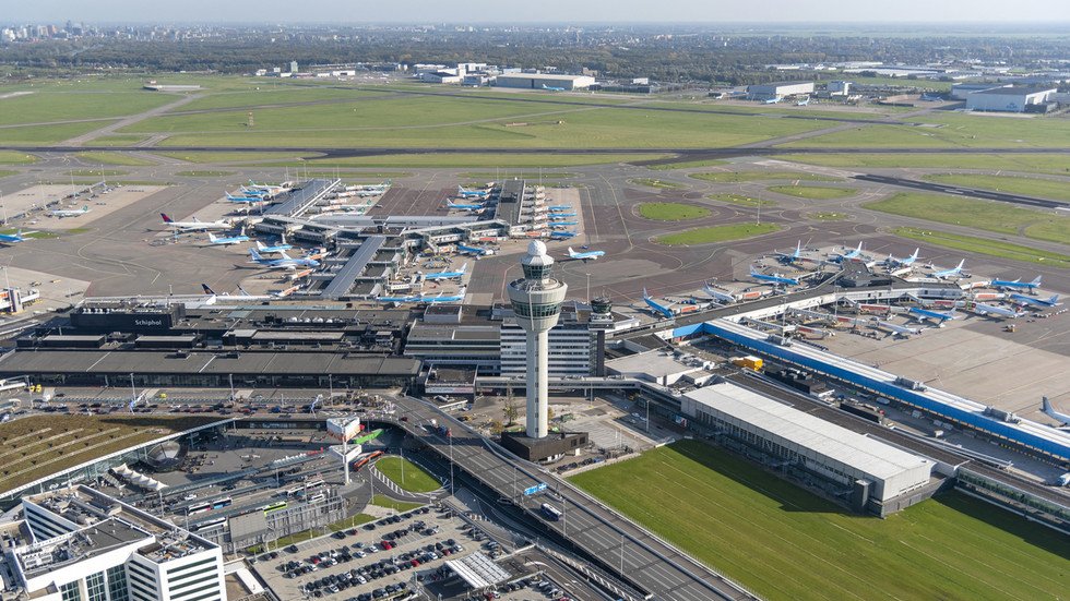 Military police raid plane to arrest couple trying to flee quarantine ...
