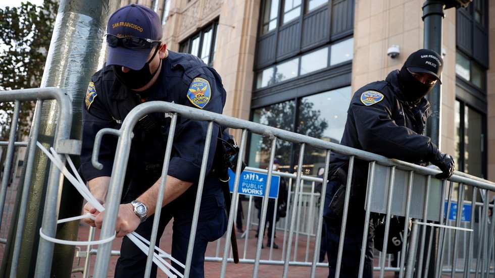 Restaurant apologizes for kicking out police officers to maintain ‘safe ...
