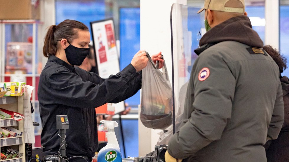 Province allows grocers to ban unvaccinated food shoppers — RT World News