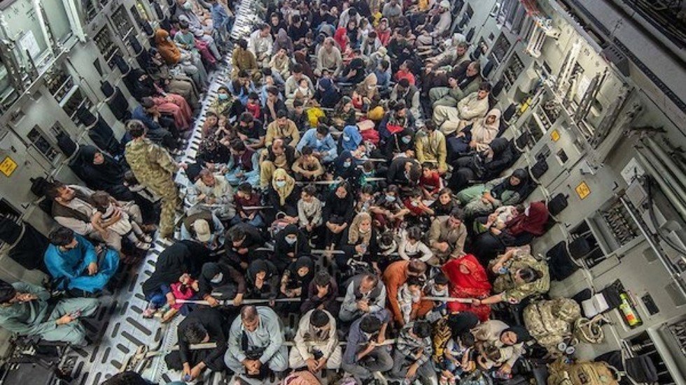 Raab ‘proud’ of Kabul evacuations, blames chaos on US — RT UK News