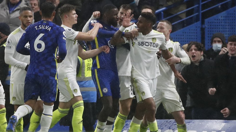 ‘It’s all going off’: Furious Chelsea & Leeds players clash after ...