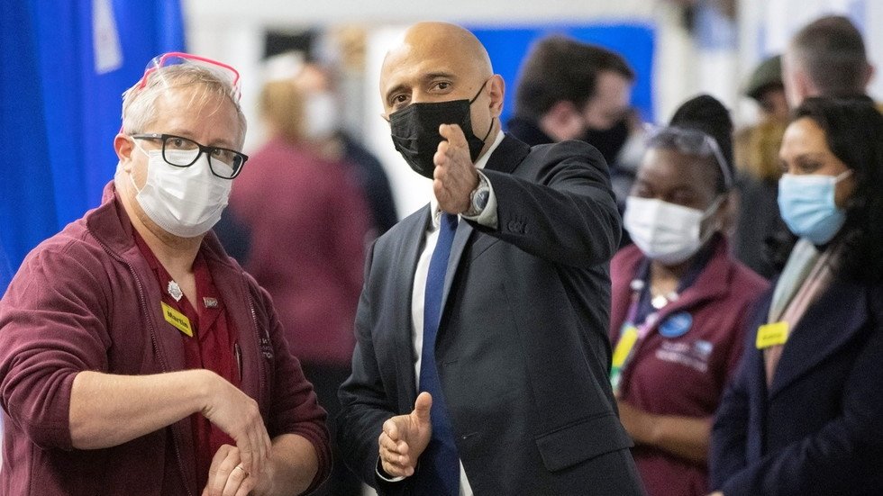 UK reveals scale of Omicron wave — RT UK News