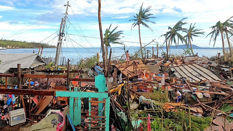 WATCH: ‘Utter destruction’ as super typhoon ravages Philippines — RT ...