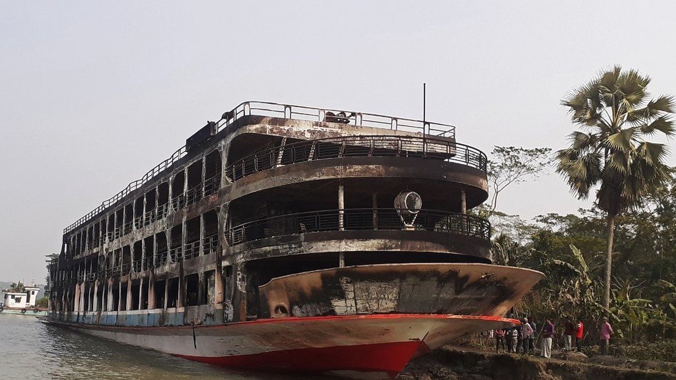 Dozens killed in ferry inferno (PHOTOS, VIDEO) — RT World News