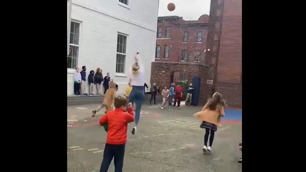 ‘Sports clip of the year’: Elementary school teacher sinks incredible ...