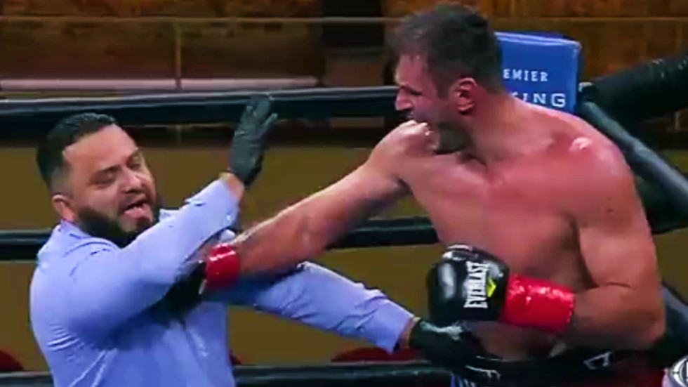 Fighter punches ref in 5-knockdown boxing tear-up (VIDEO) — RT Sport News