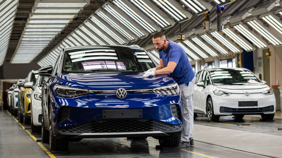 Europe’s top carmaker doubles EV sales, Tesla still out of reach — RT ...