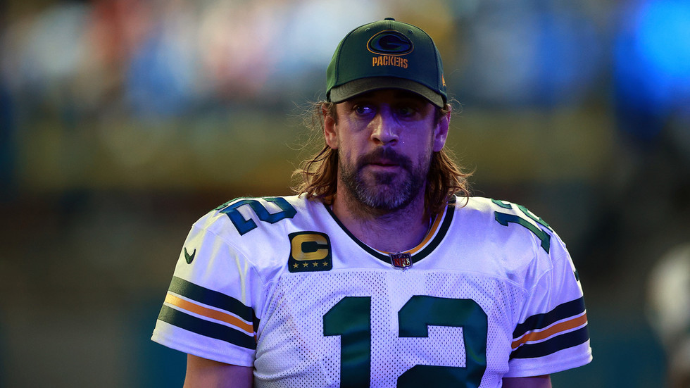NFL star Rodgers hits out at Biden amid vaccine row — RT Sport News