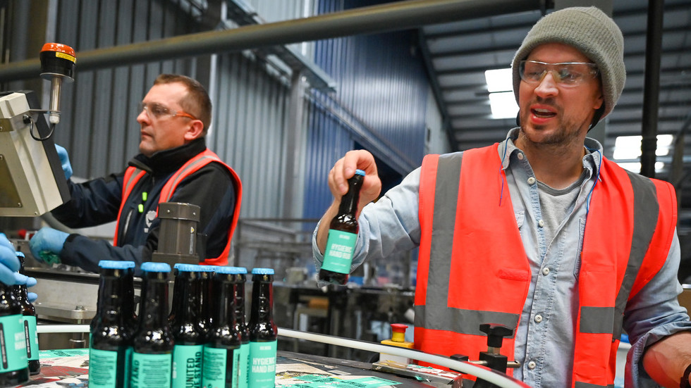 Embattled beer baron takes on BBC — RT World News