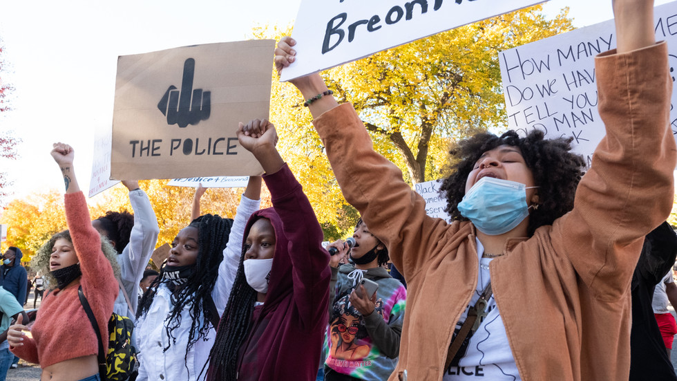 Ousted Real Housewives newcomer speaks out on anti-BLM posts — RT World ...