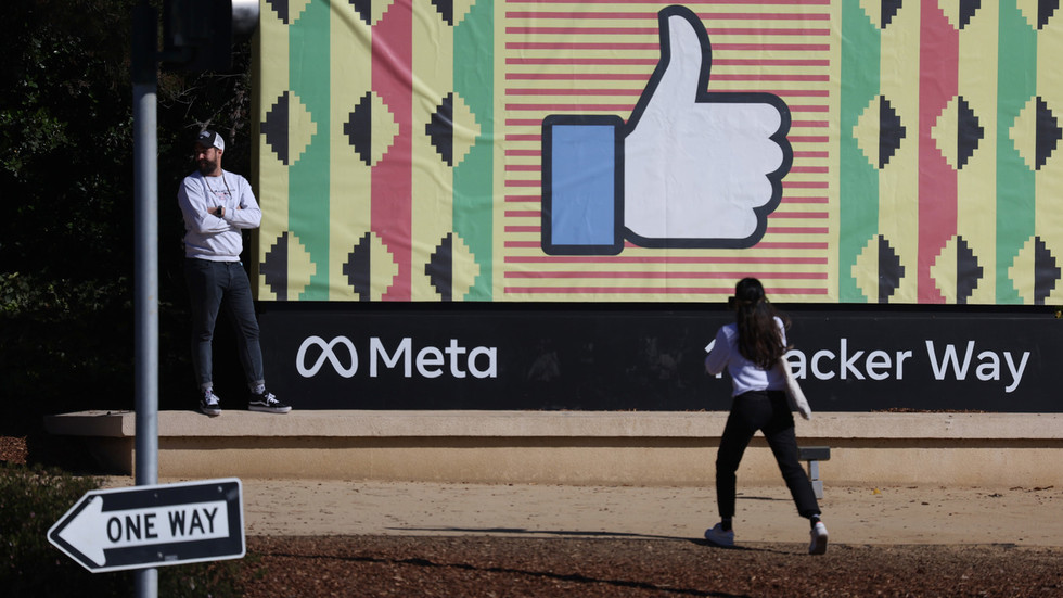 Facebook stock in free-fall — RT Business News