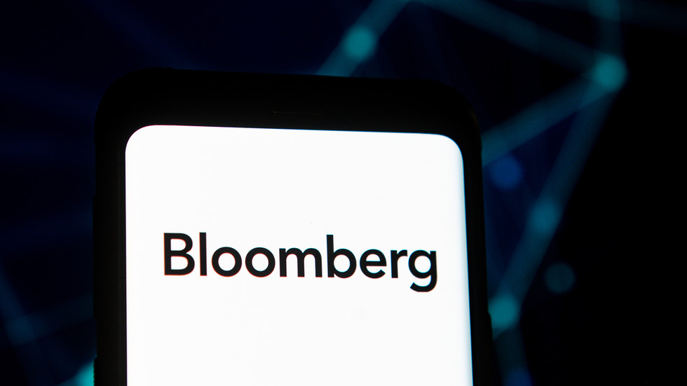 Kremlin responds to Bloomberg ‘invasion’ alert — RT Russia & Former ...