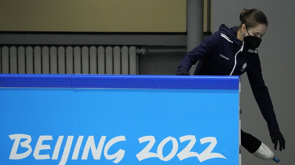 Valieva trains in Beijing as doping row rages — RT Sport News