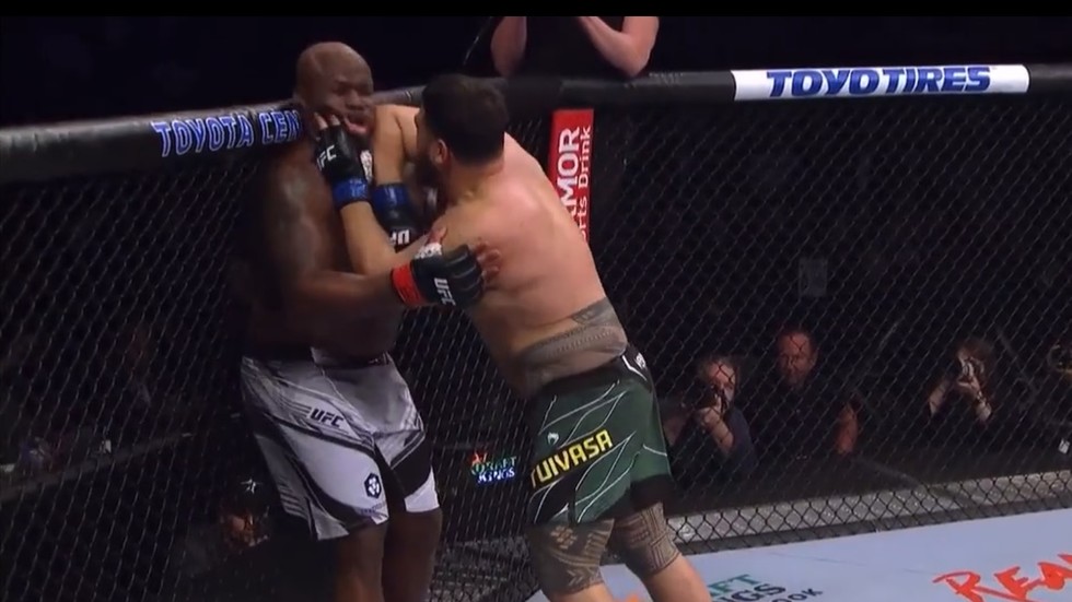 Rising UFC slugger slays ‘Black Beast’ with brutal elbow KO (VIDEO ...